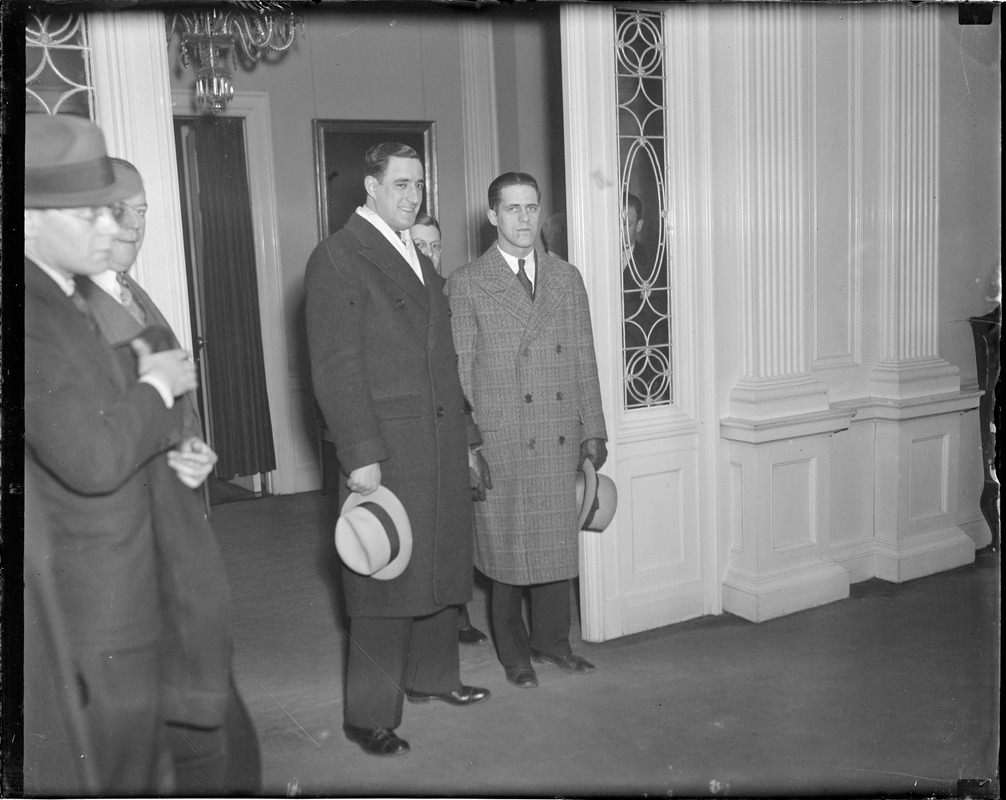 Escape electric chair last minute - Louis Barrett, Clement Moway ...