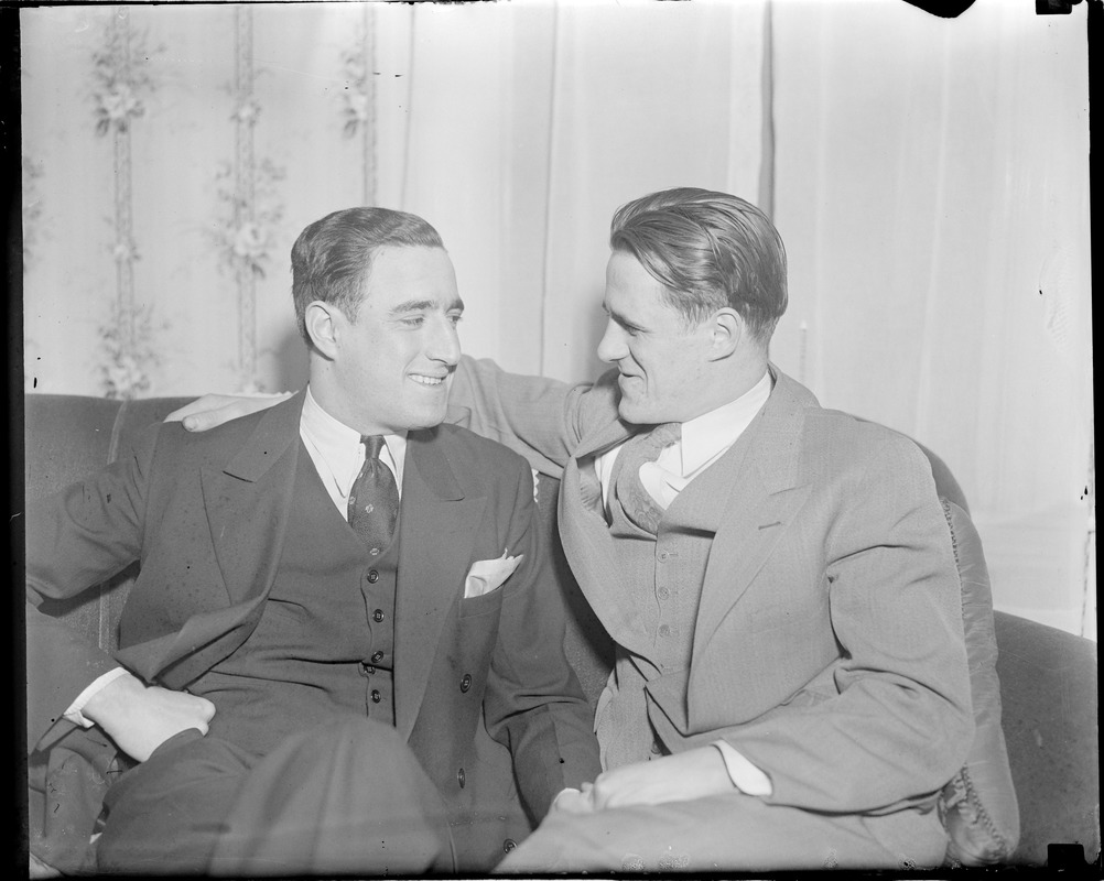 Escape electric chair last minute - Louis Barrett, Clement Moway ...