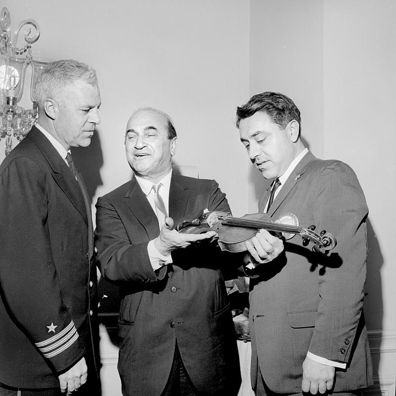 Violinist David Rubinoff - Digital Commonwealth