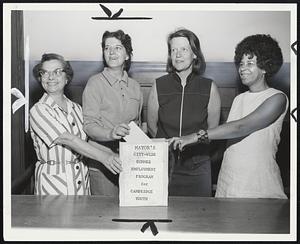 Job Lottery-Cambridge Mayor Barbara Ackermann supervises the ...