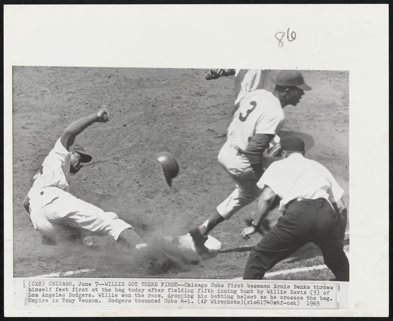 Willie Got There First -- Chicago Cubs first baseman Ernie Banks throws ...