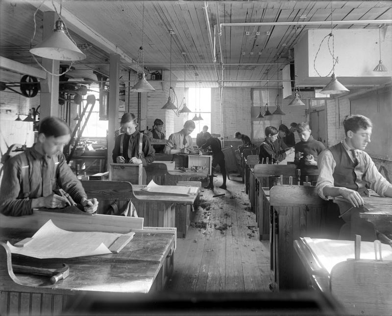 Ludlow Textile School woodworking shop - Digital Commonwealth