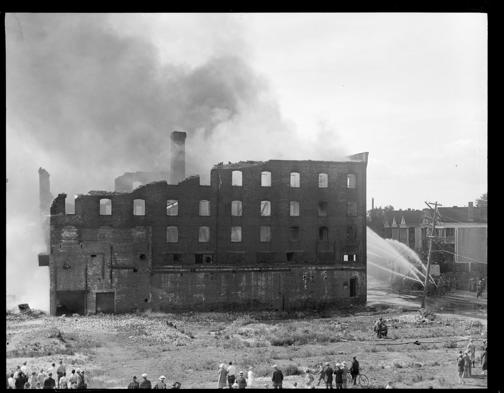 Four alarm fire in Chelsea - Digital Commonwealth