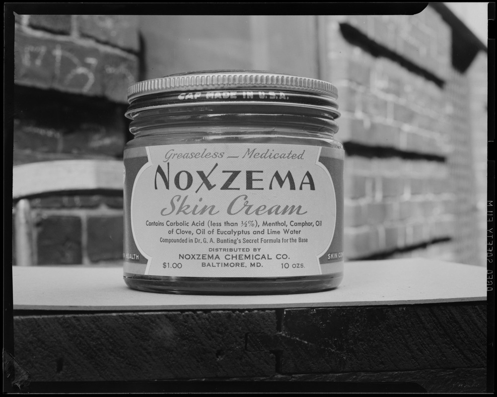 Jar of Noxzema skin cream - Digital Commonwealth