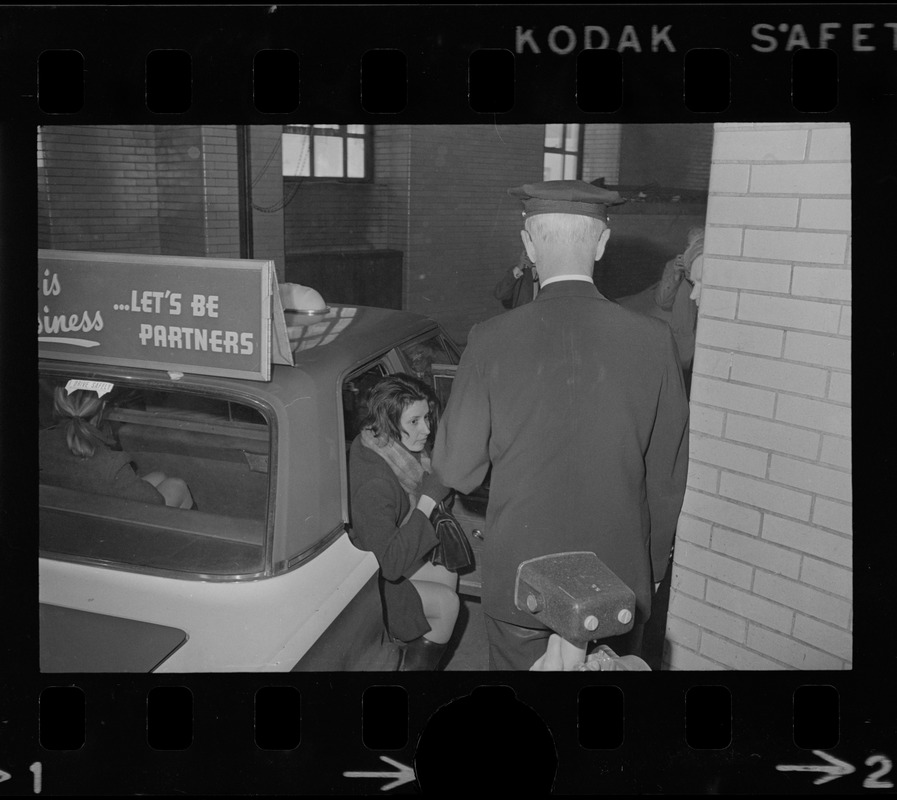 Sara Potter exiting taxi at Suffolk County Courthouse - Digital ...