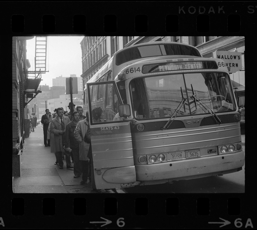 Passengers boarding wrong-way bus - Digital Commonwealth