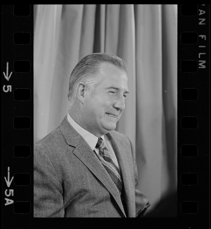 Vice President Agnew faces newsmen, photographers and newsreel ...