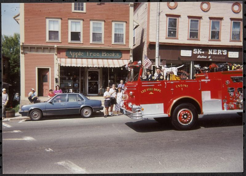 Lee Memorial Day Parade - Digital Commonwealth