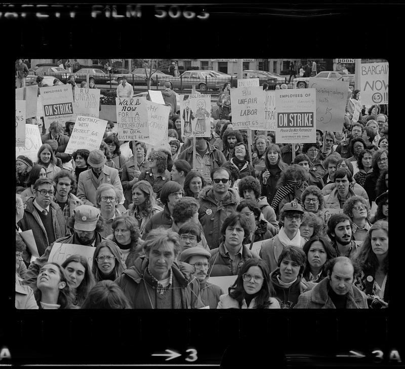 Boston University staff/faculty strike: Students carry signs in support ...