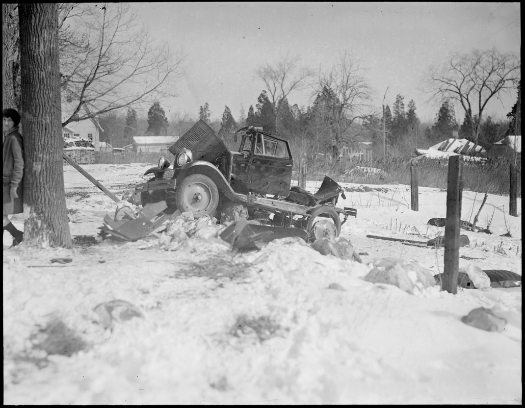 Auto wreck - Digital Commonwealth