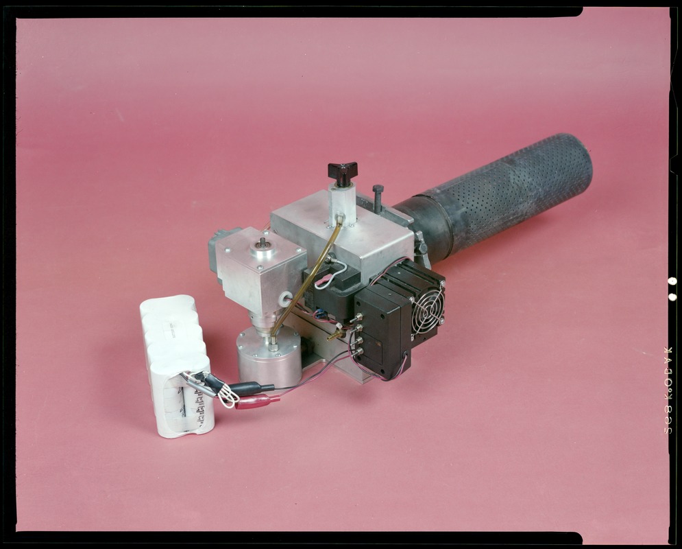 Fed, marine core tray ration heating device - Digital Commonwealth