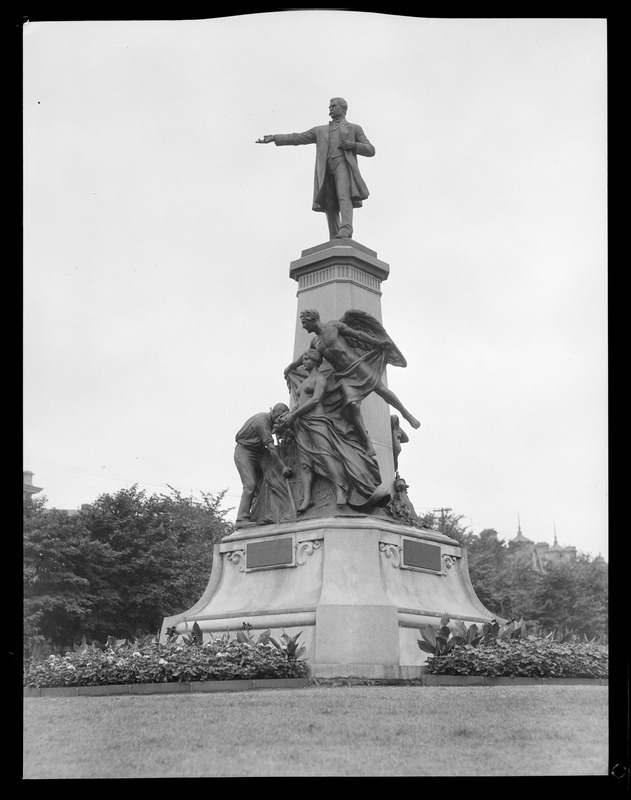 Statue of Prime Minister erige a la memoire in front of Parliament ...