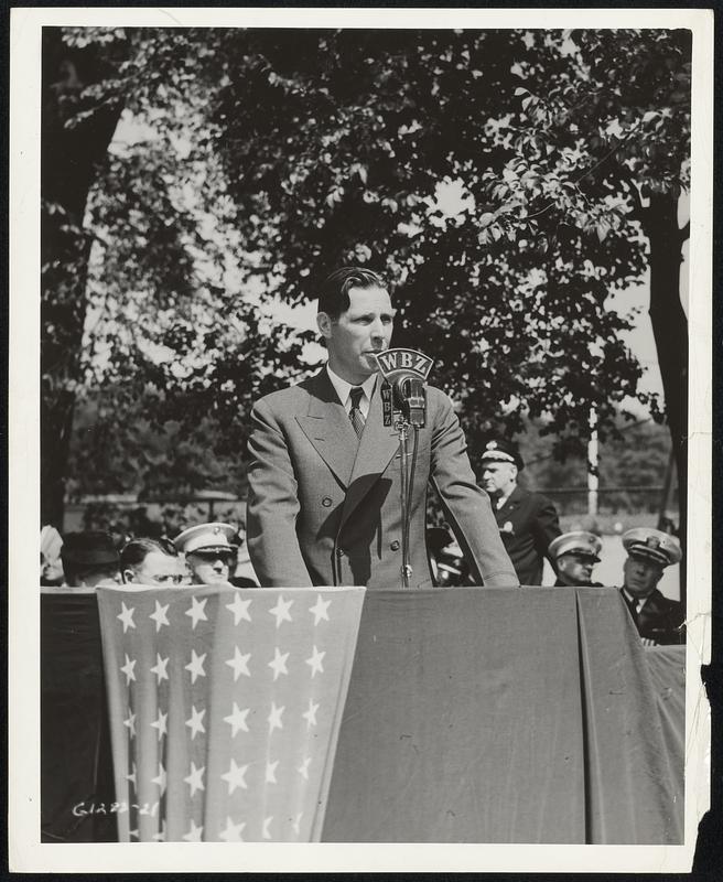 Mayor in Fighting Speech: Mayor Maurice Tobin, speaking at exercises ...