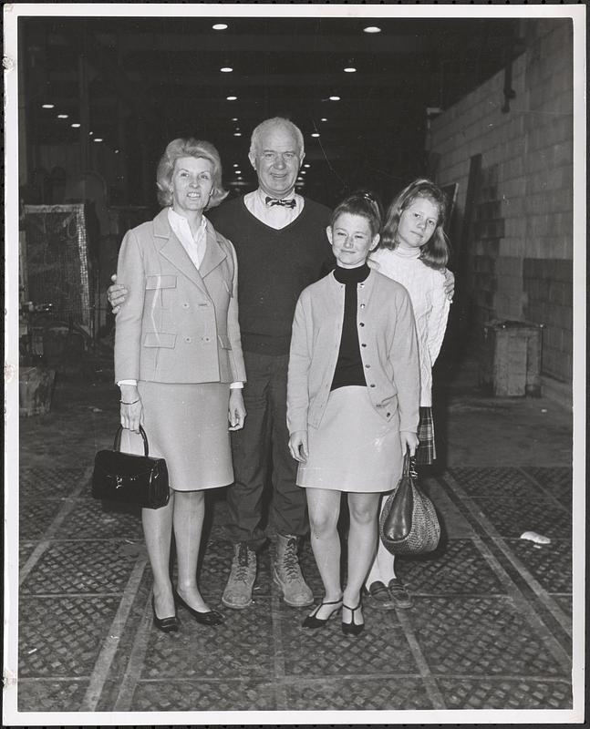 Jim Hart and family - Digital Commonwealth