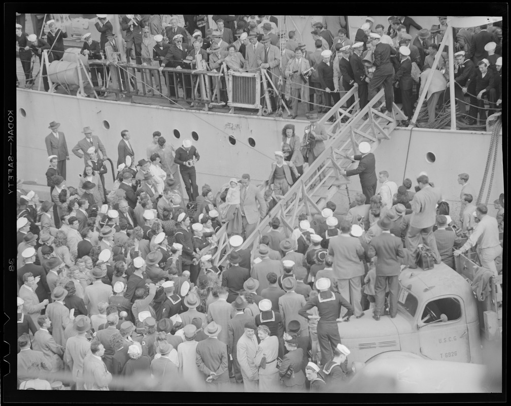 Crowd to see Coast Guard ship USS Bibb - Digital Commonwealth