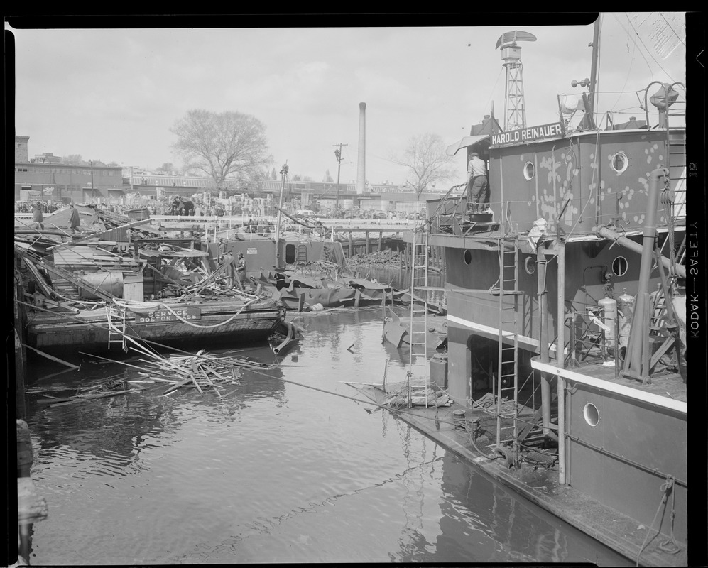 Tanker blows up in Chelsea waterfront - Digital Commonwealth