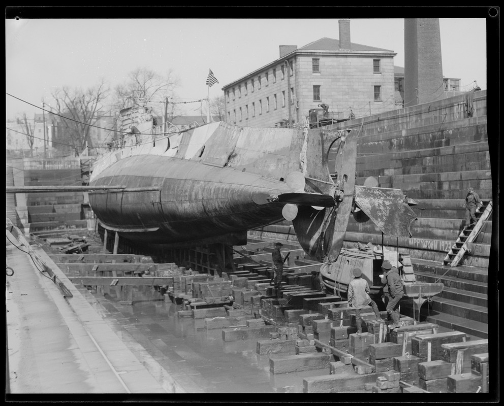 US sub S-19 in navy yard drydock. She ran aground on Nauset Beach in ...