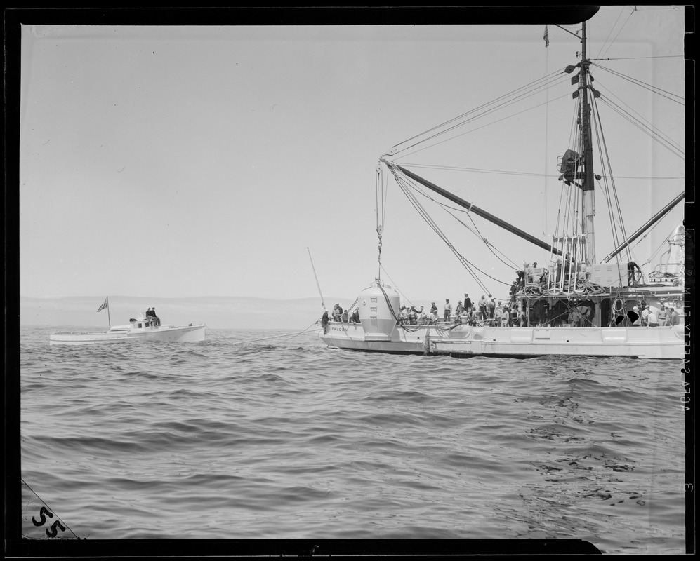 Salvage tug "Falcon" to the rescue of crew of the sunken sub "Squalus ...