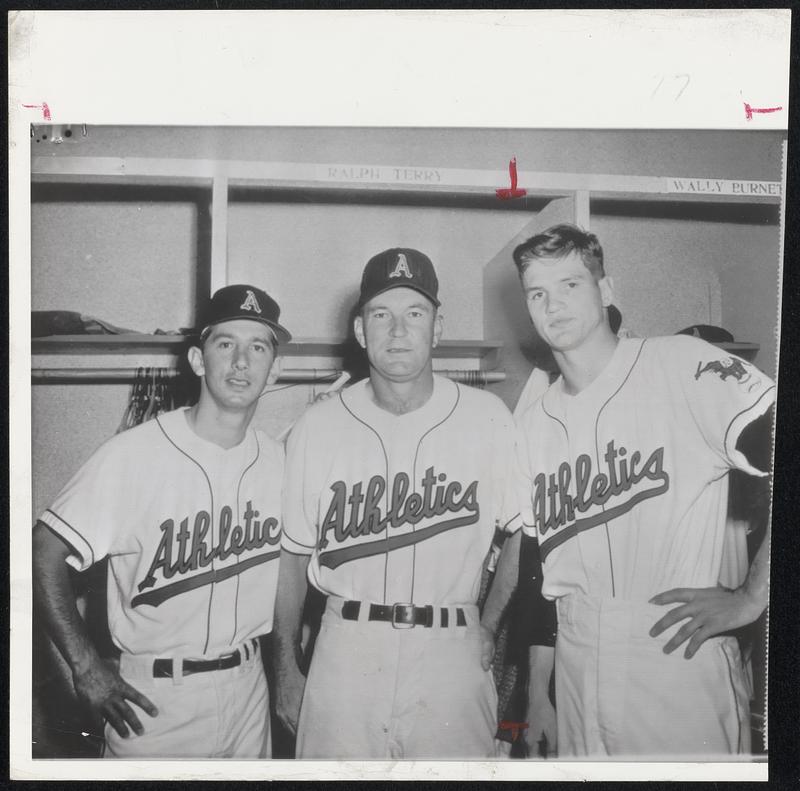 Former New York Yankees Billy Martin (left) and pitcher Ralph Terry (right) pose with Kansas ...