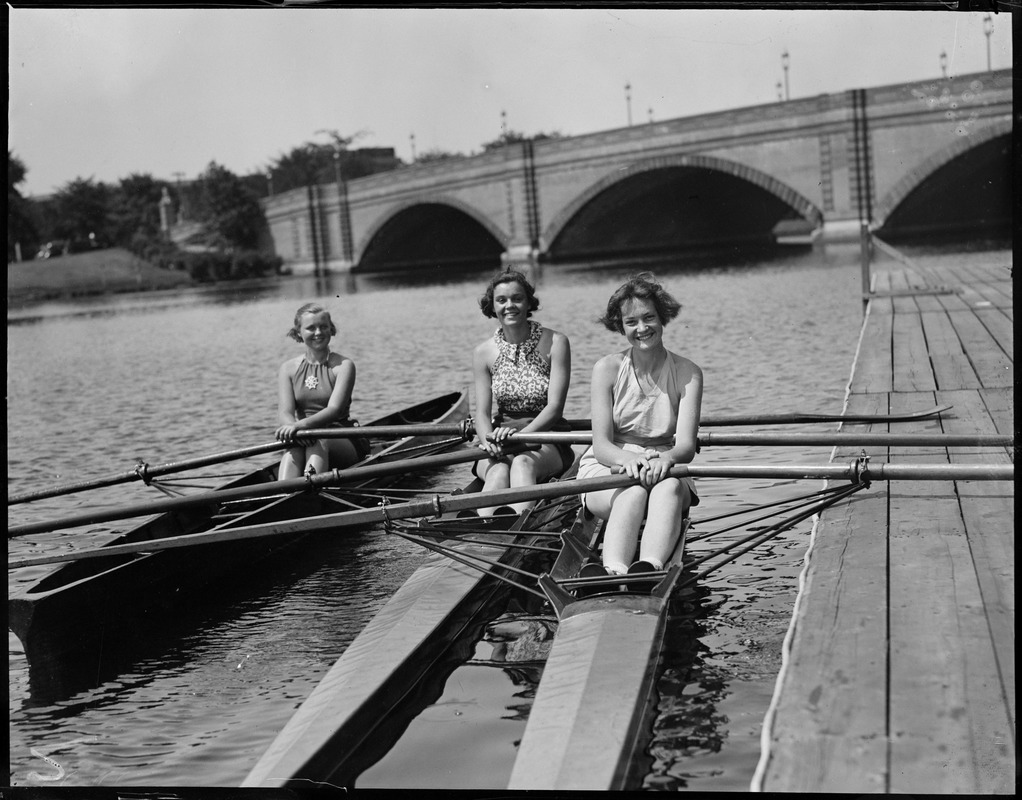 Women rowers on the Charles - Digital Commonwealth