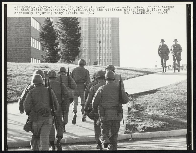 Kent, O- Ohio National Guard troops walk patrol on the campus of Kent ...