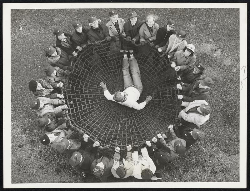 Women Defense Leaders Use Life Net--Members of the Massachusetts women ...