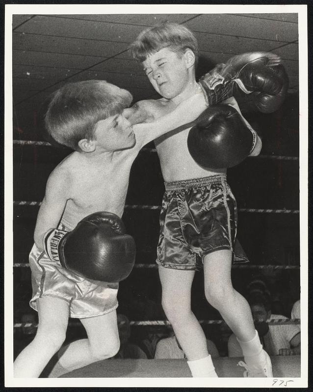 Bob Kelly, left, tags Rick Connolly in 100 lb class, annual fights ...
