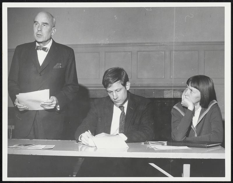 L to R. Thomas Boylston Adams. John Brode, Chairman of Cambridge chap ...