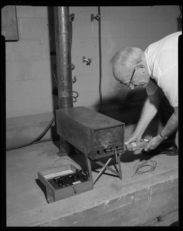 Test lab, test-set-up, Yukon stove - Digital Commonwealth