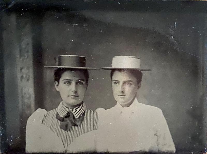 Sisters Ruth Simpkins and Mabel Simpkins - Digital Commonwealth