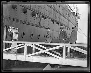 SS Canopic lands in Boston, 4000 immigrants flock to U.S. daily ...