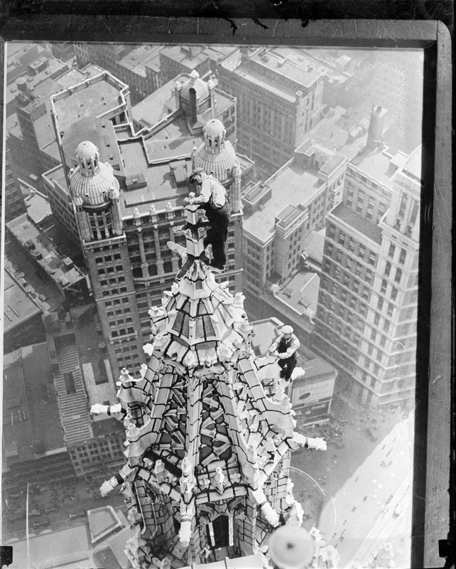 Steeplejacks on Woolworth Building, N.Y. - Digital Commonwealth