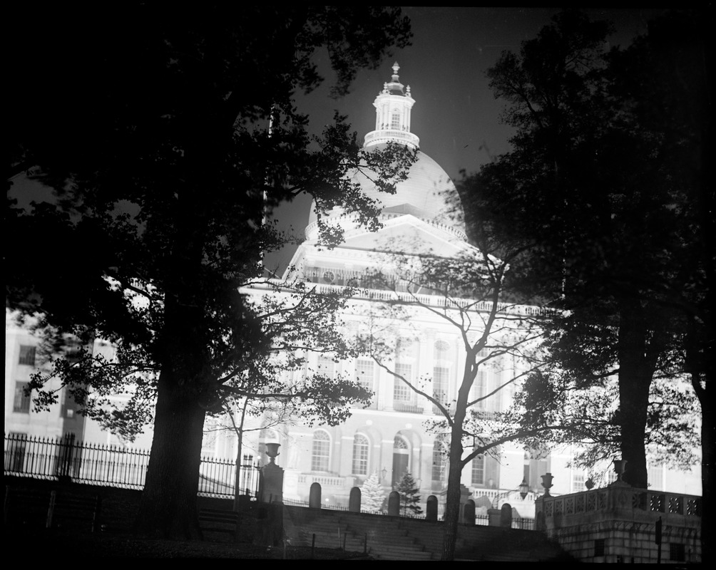 State House at night - Digital Commonwealth