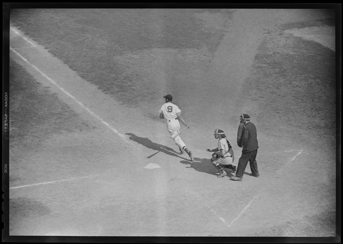 Ted Williams batting against the Yankees - Digital Commonwealth