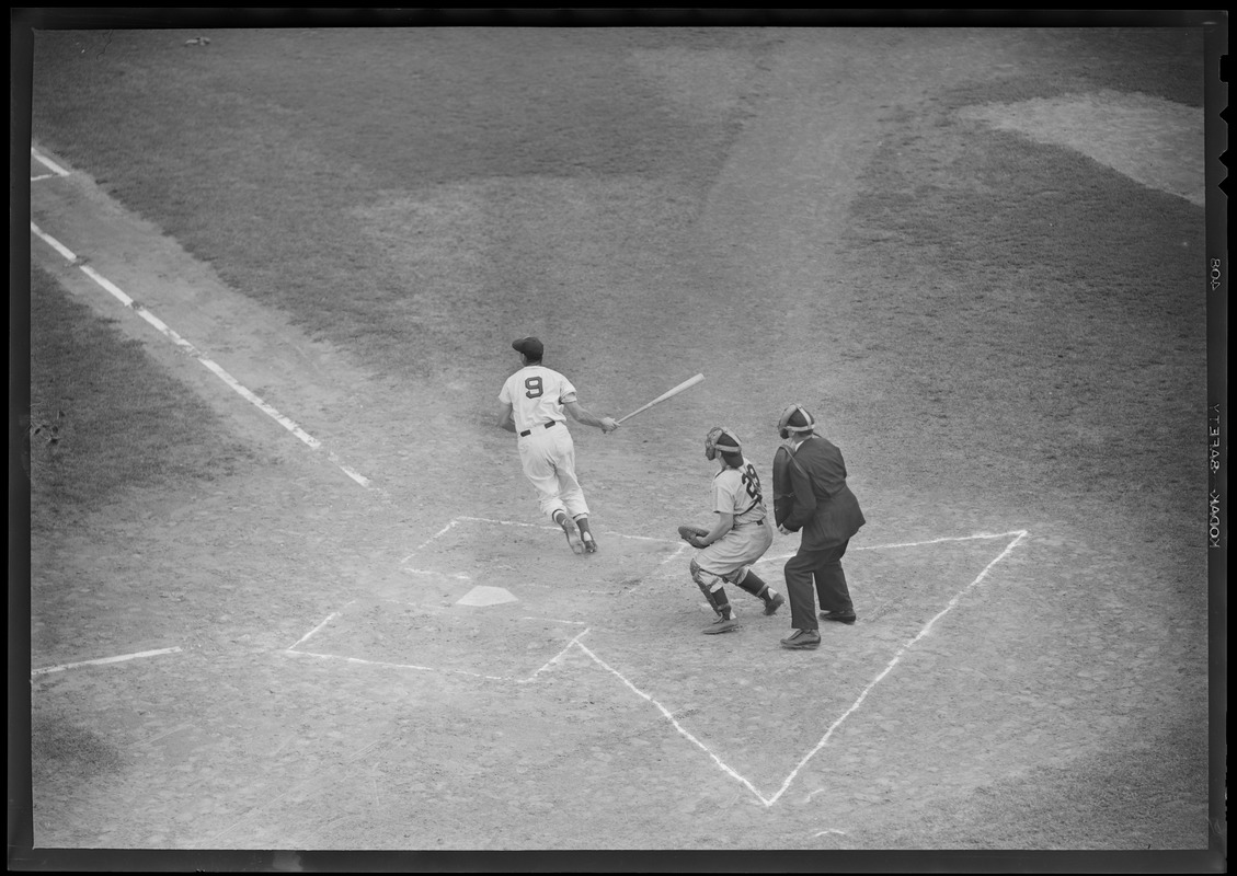 Ted Williams batting against the Yankees - Digital Commonwealth
