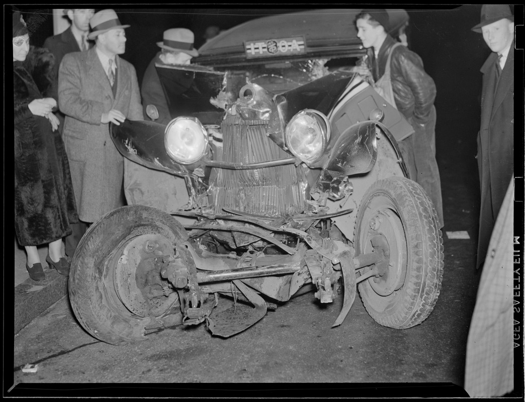 Taxi hit by trolley in Roxbury - Digital Commonwealth