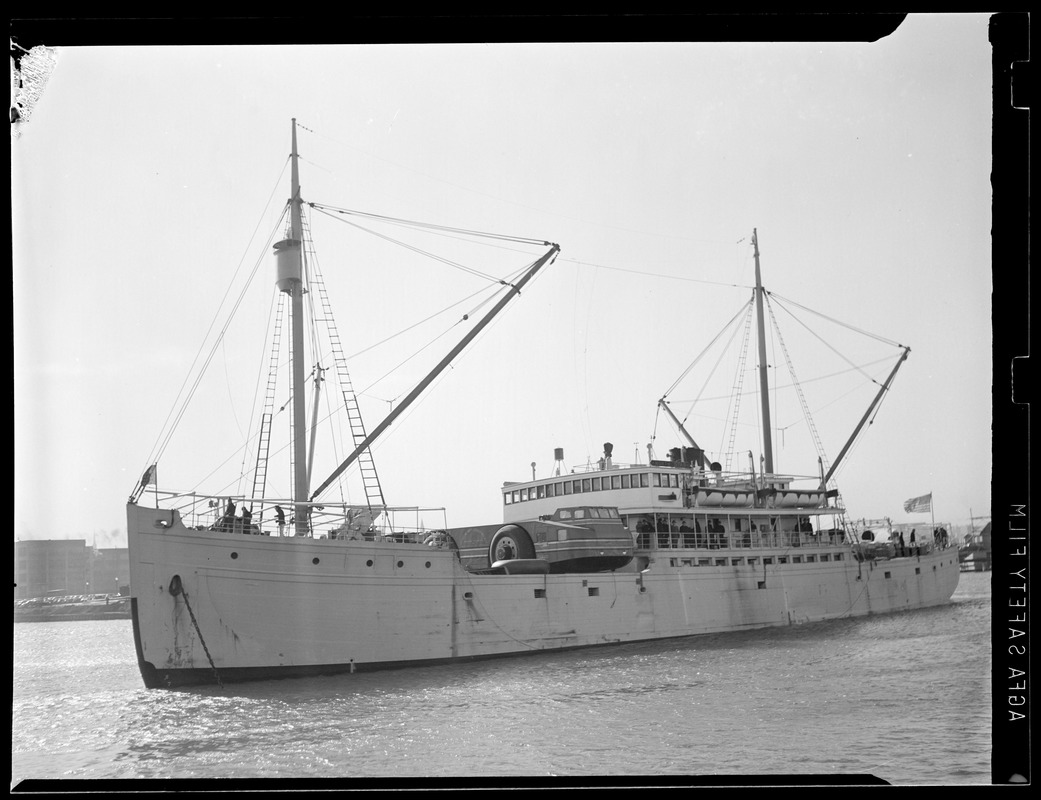 Byrd's ship North Star brings arctic vehicle to army base - Digital ...