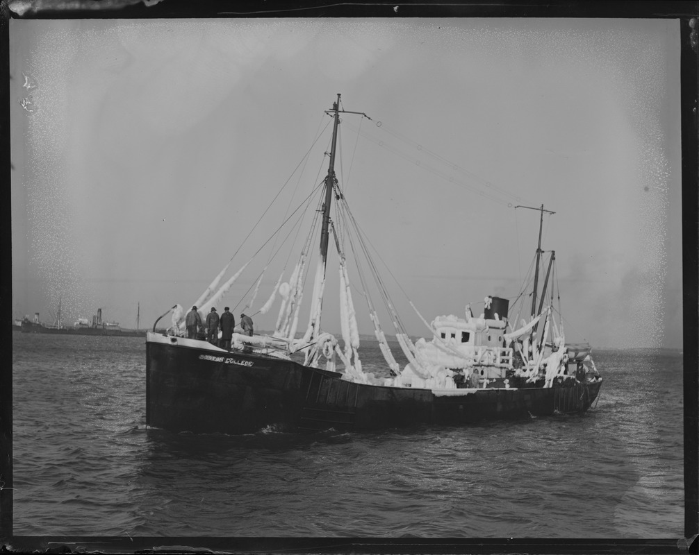 Steam trawler Boston College steaming into port - Digital Commonwealth