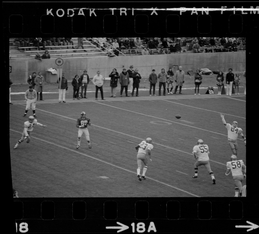 Joe Neary (89) is free as he waits toss - Digital Commonwealth