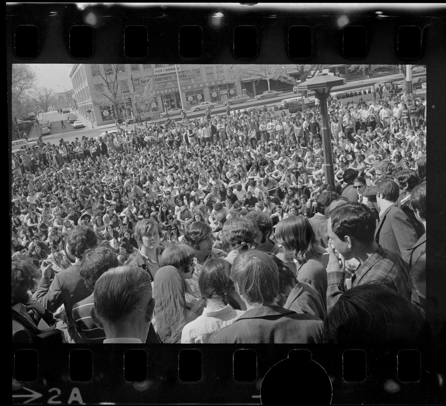Boston University students gathered on Marsh Plaza to protest US march ...
