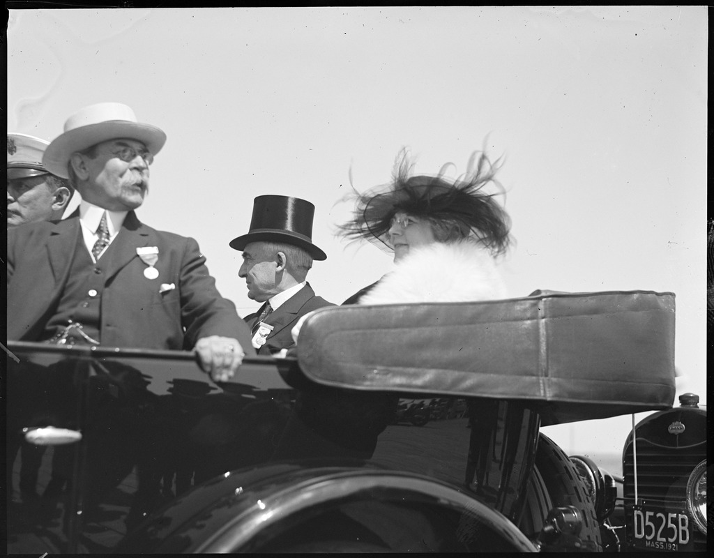 Pres. and Mrs. Harding in auto in Plymouth - Digital Commonwealth