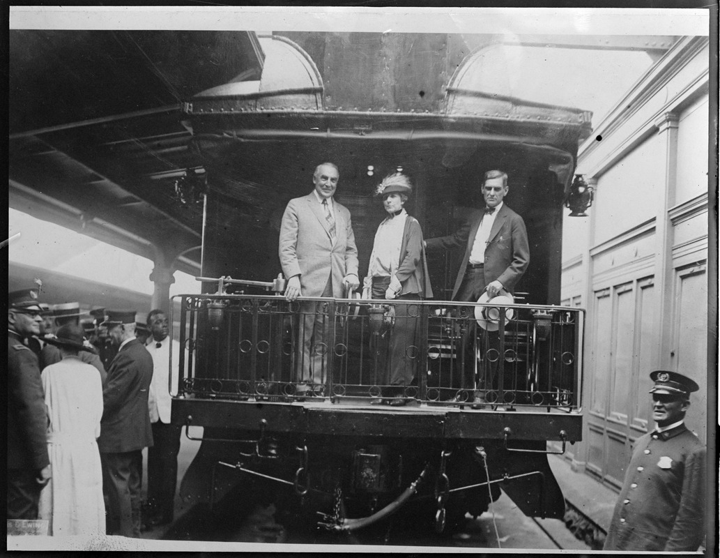 Pres. Harding, Mrs. Harding and Secretary Christian - Digital Commonwealth