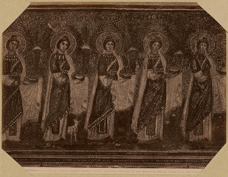 Ravenna. Basilica di S. Apollinare Nuovo. Sante vergini, dettaglio del ...