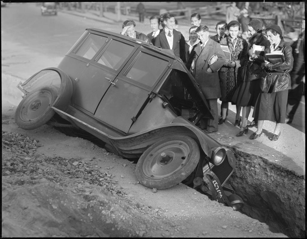 Auto goes into trench in Cambridge - Digital Commonwealth