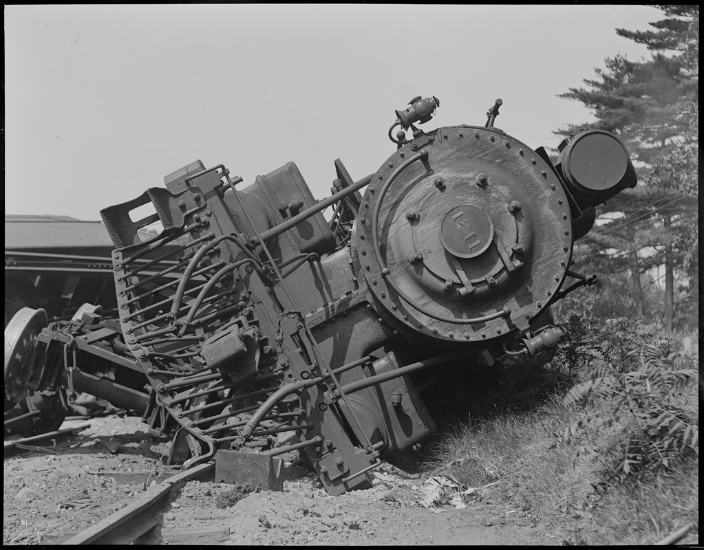 Locomotive derailed in Mattapan - Digital Commonwealth