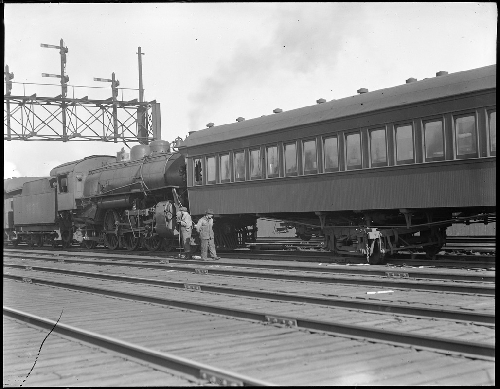 Two trains collide at North Station, 8:30am - Digital Commonwealth