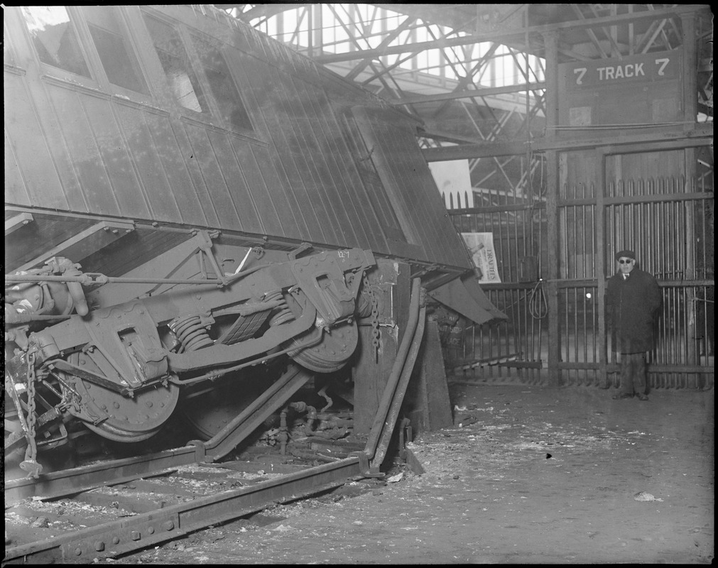 Train in South Station backs up on bumper - Digital Commonwealth