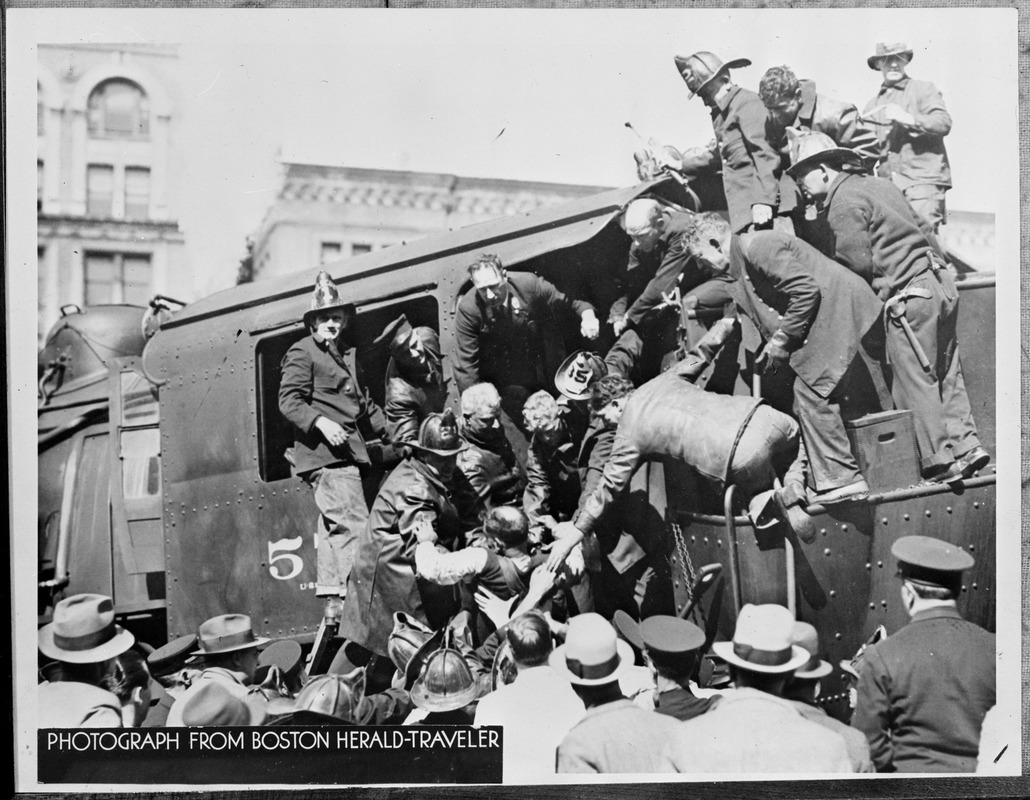 Two men die in locomotive wreck in Back Bay - Digital Commonwealth