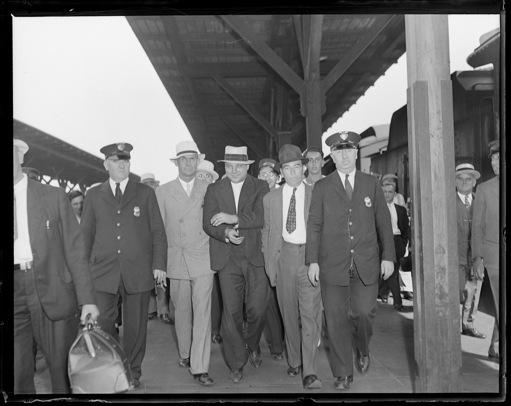 Theodore Bentz, Dillinger gang member, brought through Boston train ...