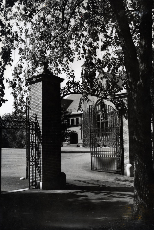 Merrill Memorial Gate, Abbot Academy - Digital Commonwealth